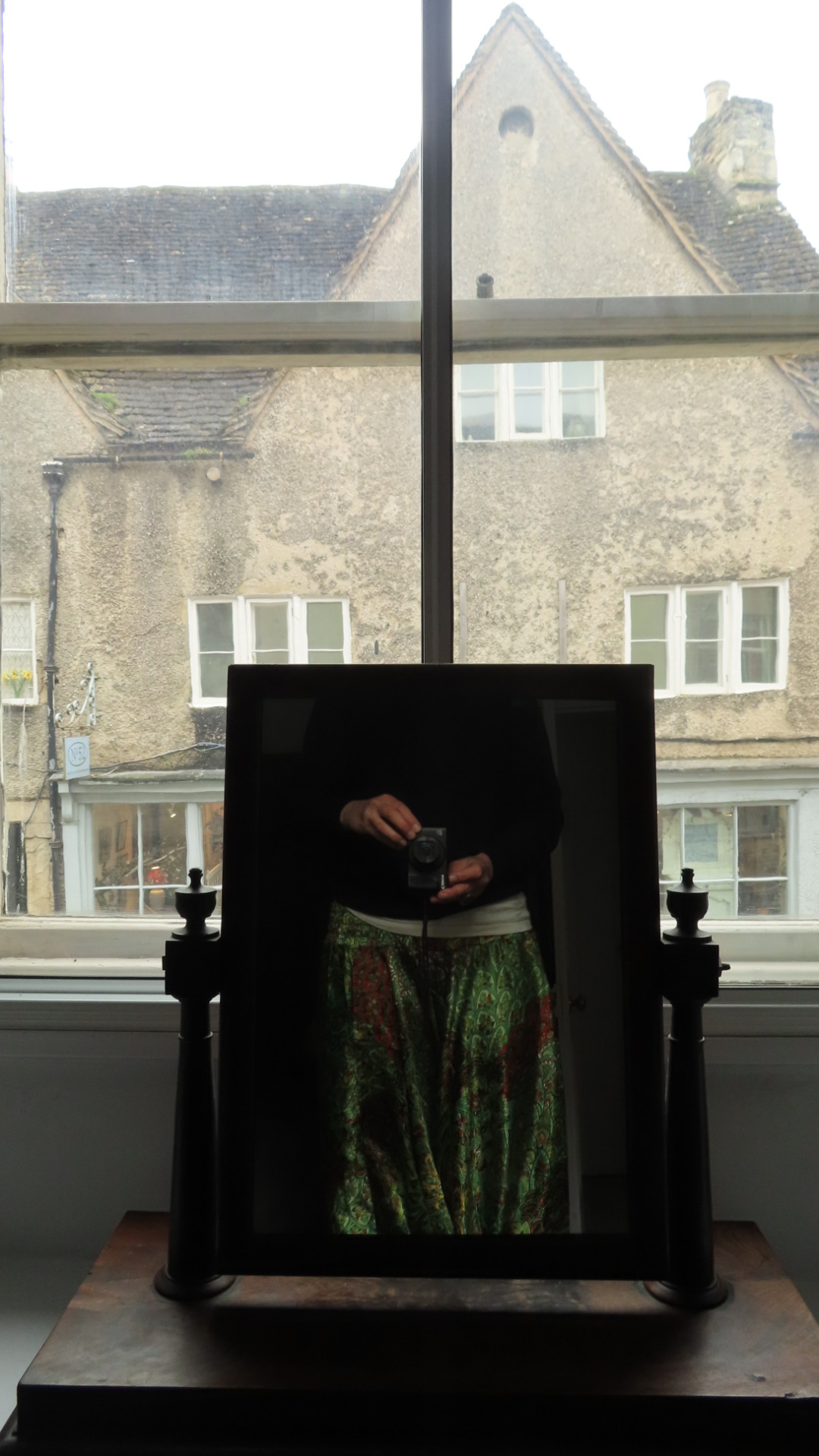 SEVEN/ 143 DAYS / Day 10: FRIDAY 21 APRIL 2023 – Side to Side