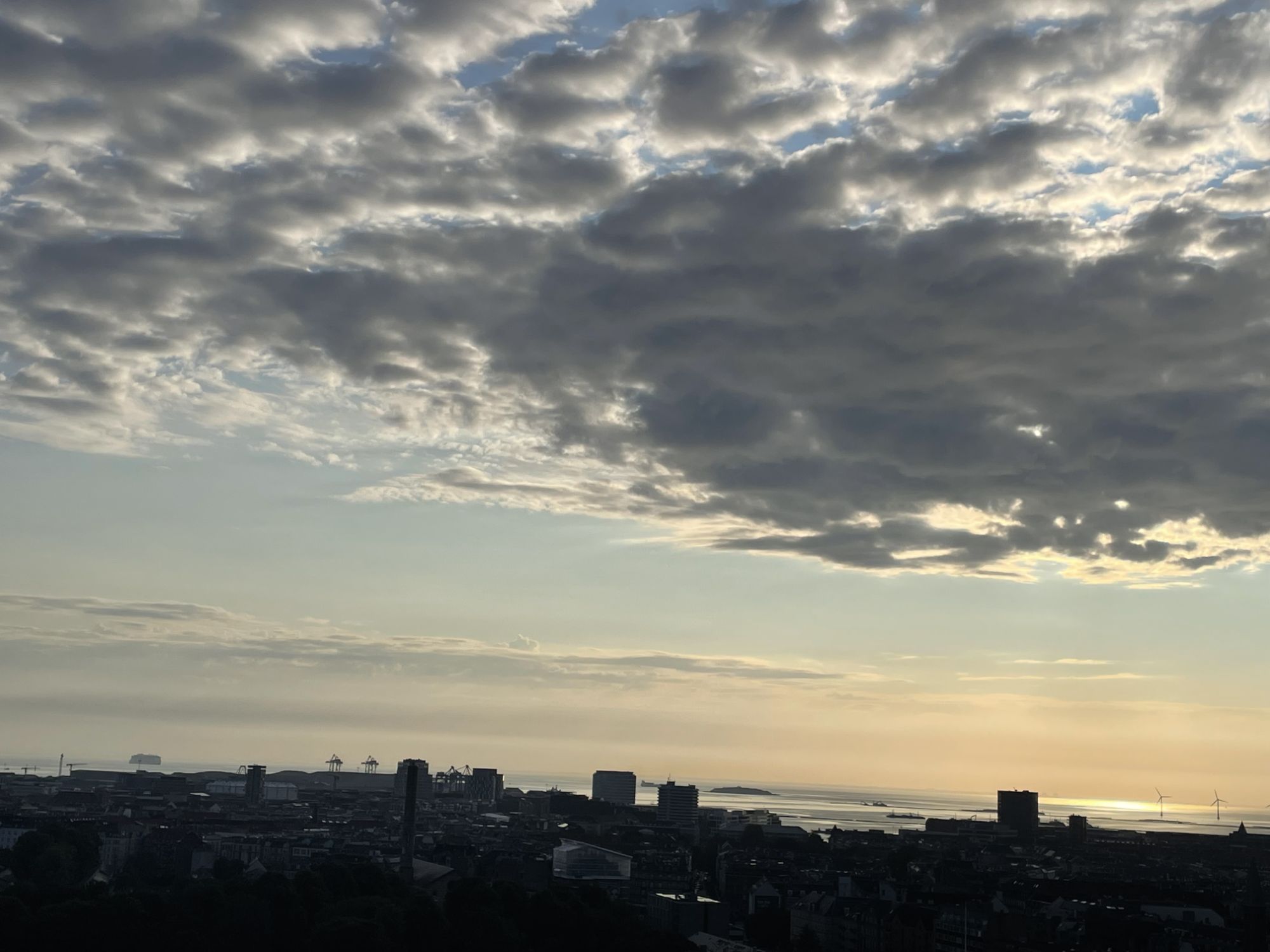 FRIDAY 8 AUGUST 2025: NINE YEARS 251 DAYS – Side to Side